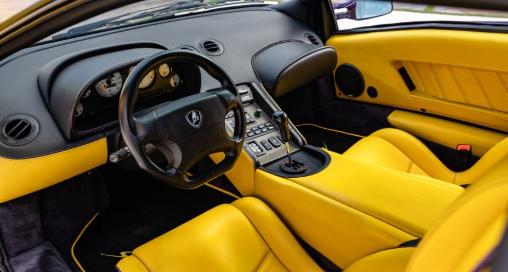 2001 Lamborghini Diablo Interior