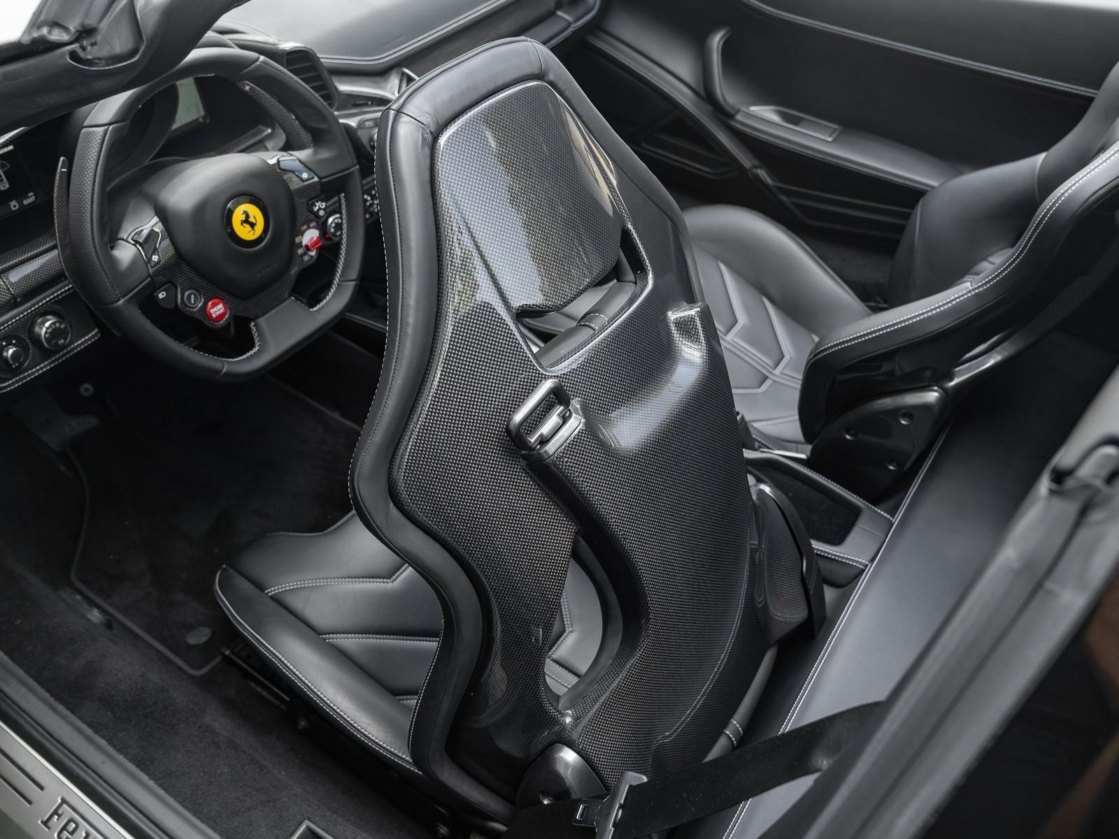 Ferrari 458 Italia White Interior HotWheels Elite 1:18 Ferrari 458